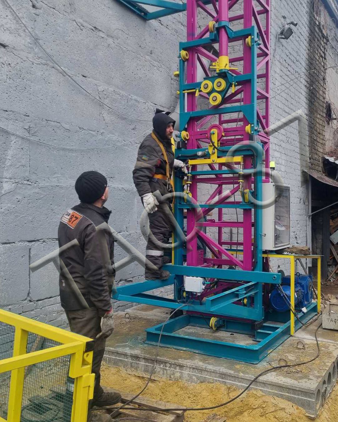 Mast Building (facade) Lift - TAFLIFT